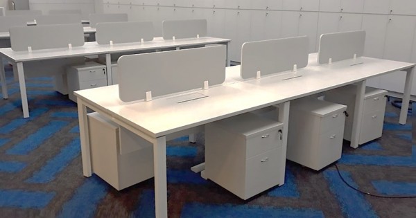 Workstations with desktop Screen Panel